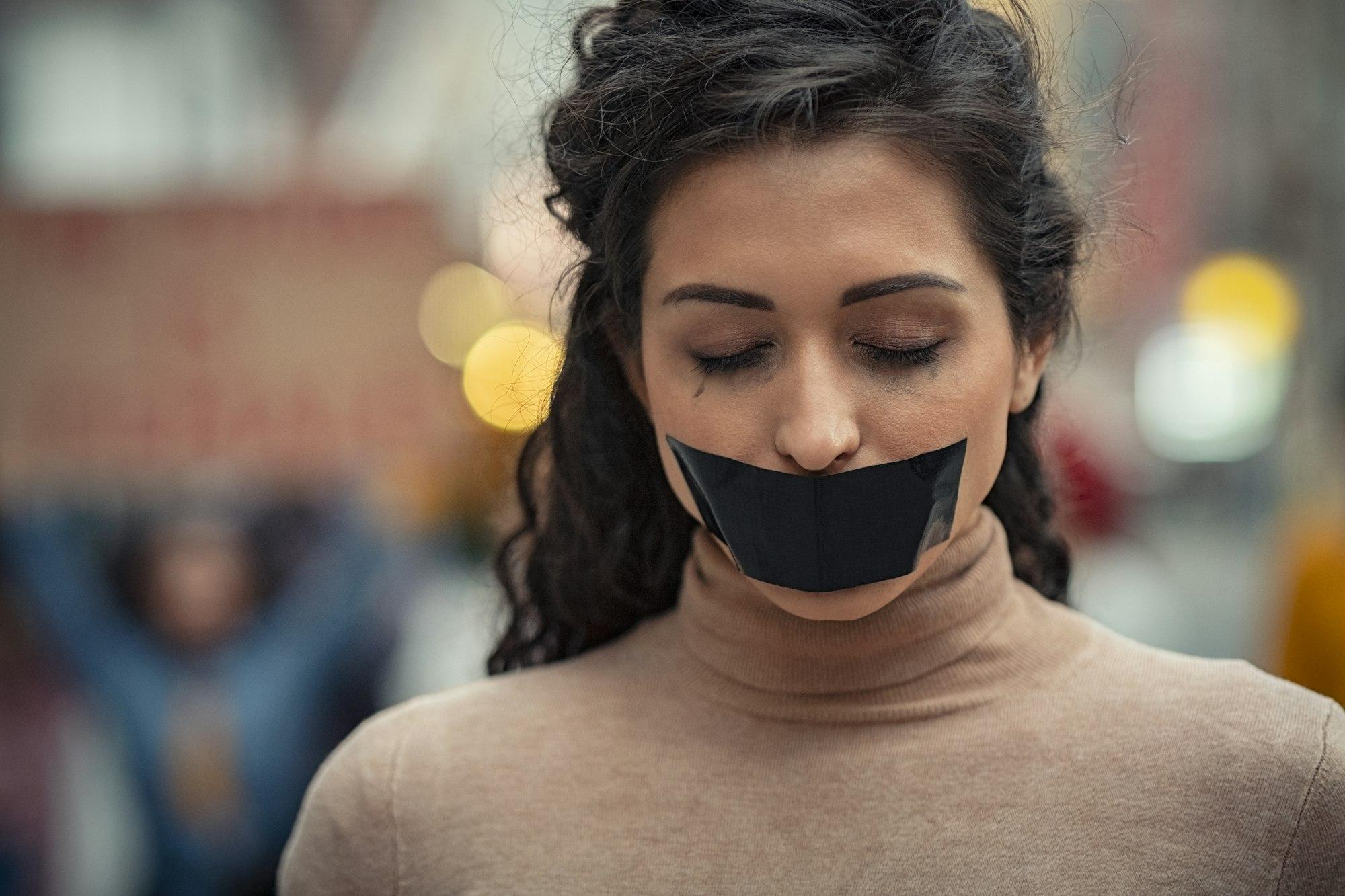 Misogynie internalisée : les origines, les manifestations et les ...